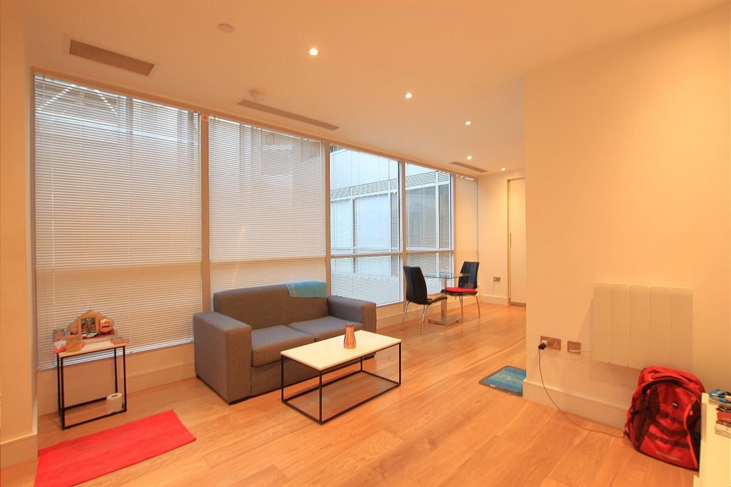 Trinity Square, Staines Road, Hounslow, TW3, Apartment