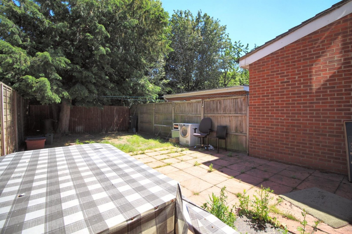 Willow Gardens Hounslow Tw3 3 Bedroom House Terraced