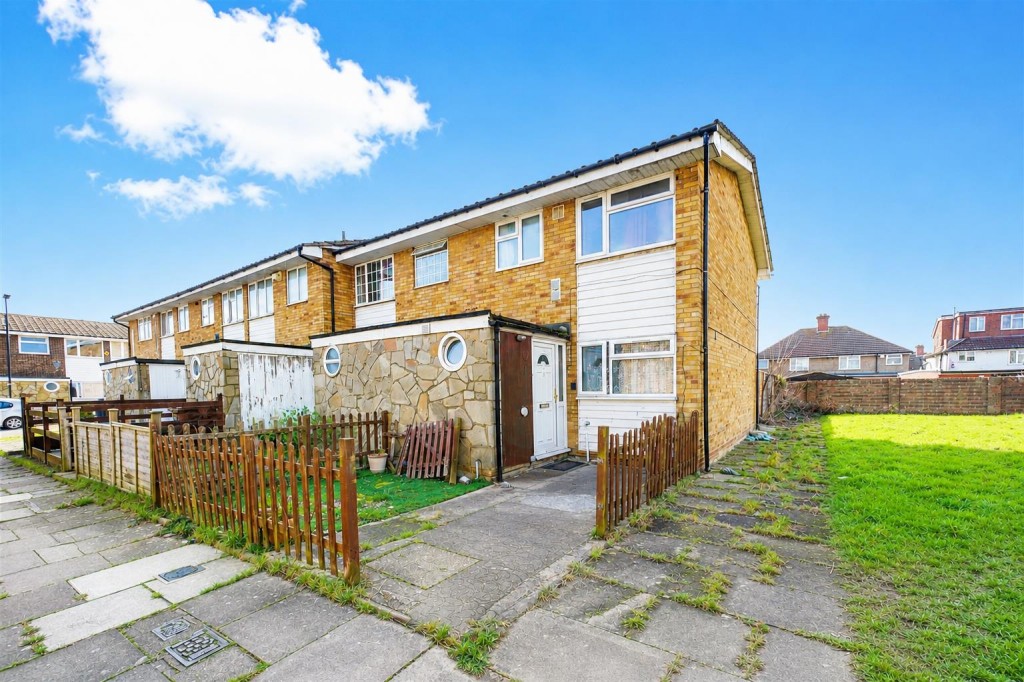 Beechcroft Close, Heston, TW5, 3 bedroom, House - End Terrace